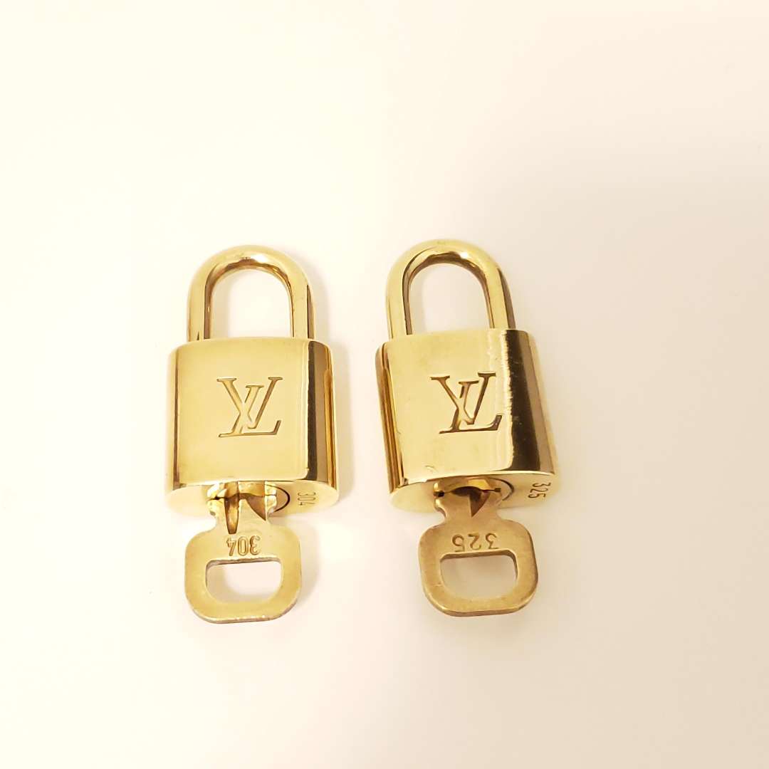 Louis Vuitton Shiny Gold 2 Locks and Keys – Luxury Cheaper LLC